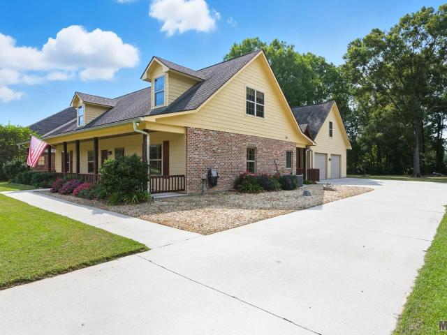 10440 Matherne Pl Dr, Denham Springs, LA 70726 | MLS #BR2026006 | Compass