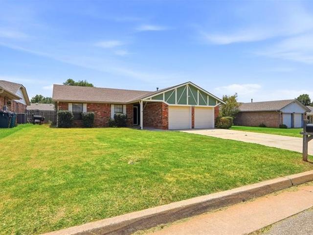 10444 Fairfax Ln, Yukon, OK 73099