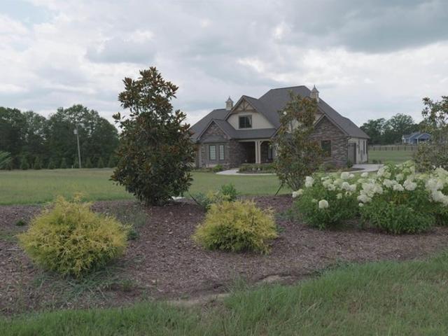 10445 New Cut Rd, Campobello, SC 29322