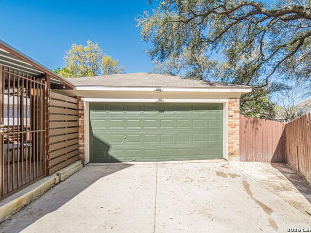 10449 Trailway Oak