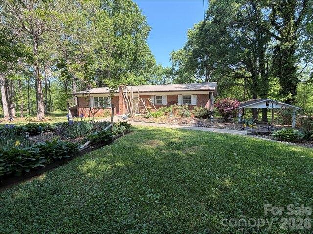 1044 Meadowbrook Ln, Newton, NC 28658