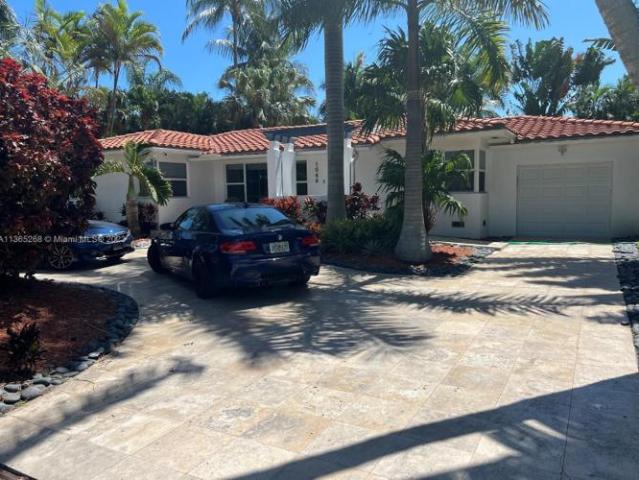 1044 Northlake Dr S, Hollywood, FL 33019