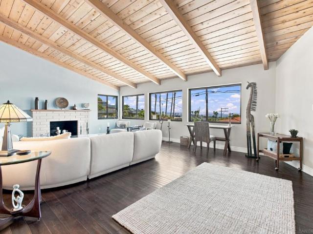 1044 Avenida Amantea
