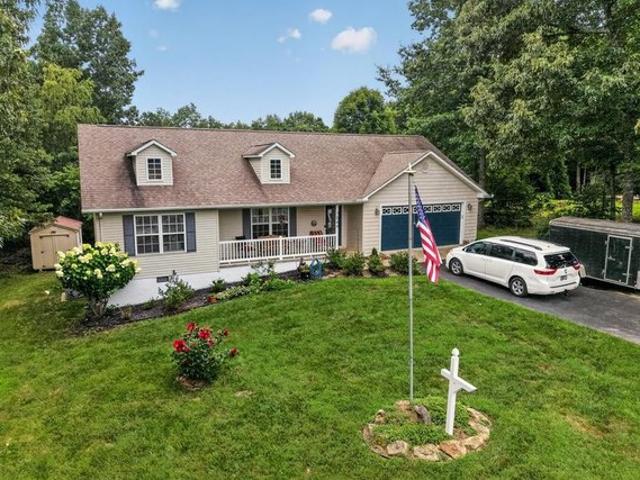 1044 Ackia Dr, Crossville, TN 38572