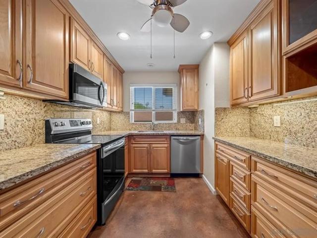 1044 LA Ventana Ct, San Marcos, CA 92078