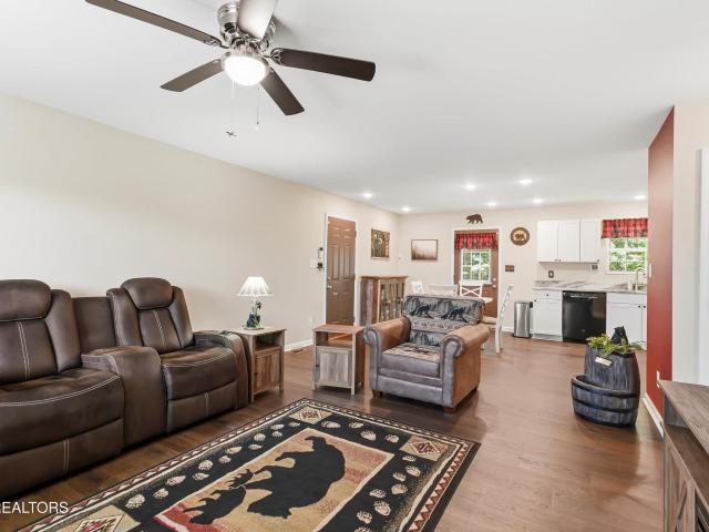 1044 Lake Smoky Rd