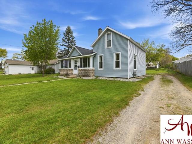 1044 S Bridge St, Belding, MI 48809