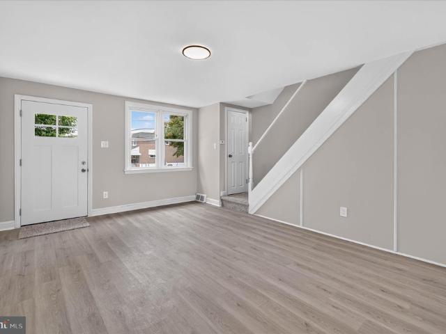 1044 W Ashland Avenue