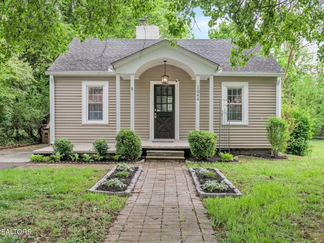 1044 W Parkway Ave, Knoxville, TN 37912 | MLS #1331 | Compass