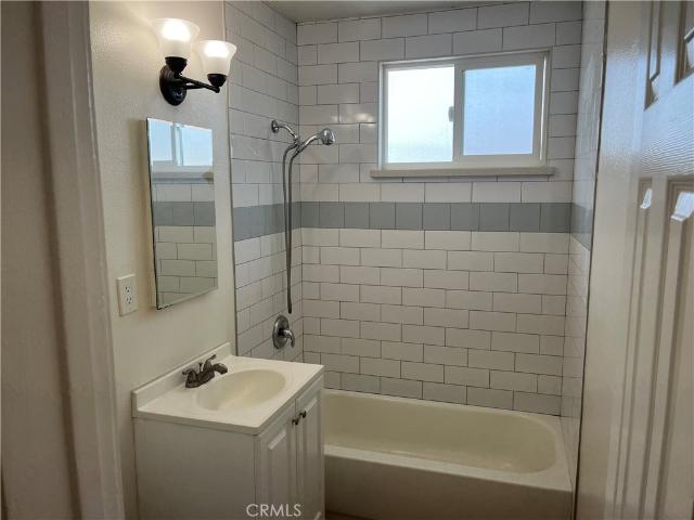 1044 Wallgreen