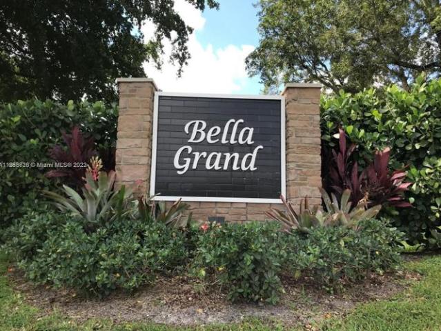 10457 8th St NW #105, Pembroke Pines, FL 33026