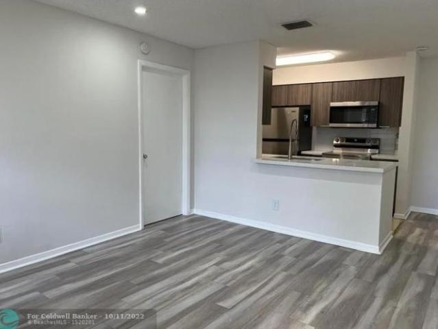 10457 NW 7th St #203, Pembroke Pines, FL 33026