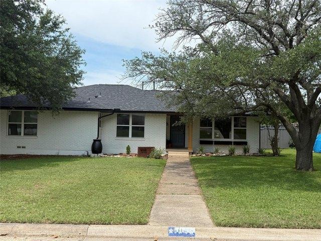 1045 Majors Dr, Mesquite, TX 75149