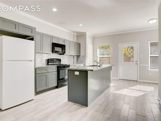 1045 Marcolin St B, Houston, TX