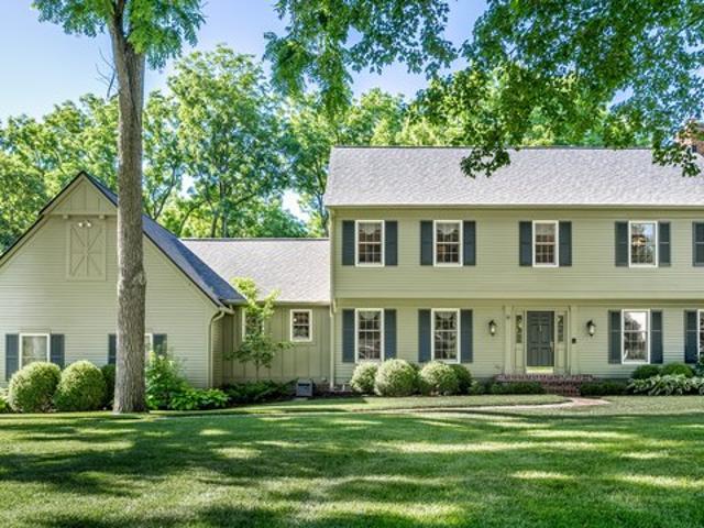 1045 Maxwell Ln, Zionsville, IN 46077