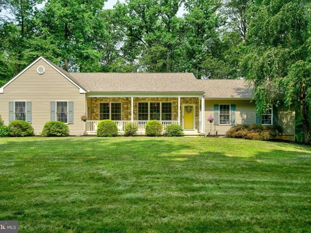 1045 Mountainview Dr, Quakertown, PA 18951