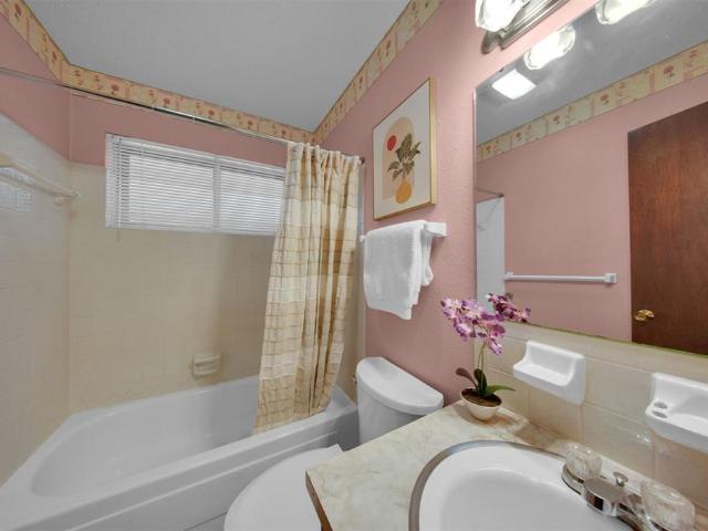 1045 NW 2nd Street