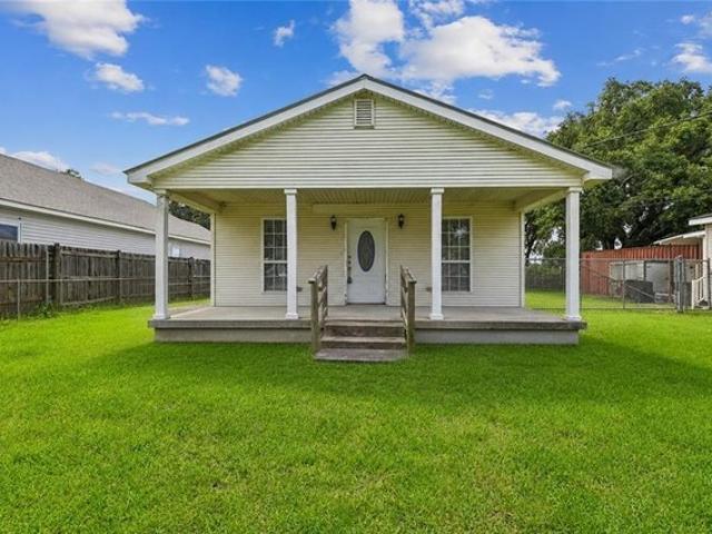 1045 Oak Ave, Bridge City, LA 70094