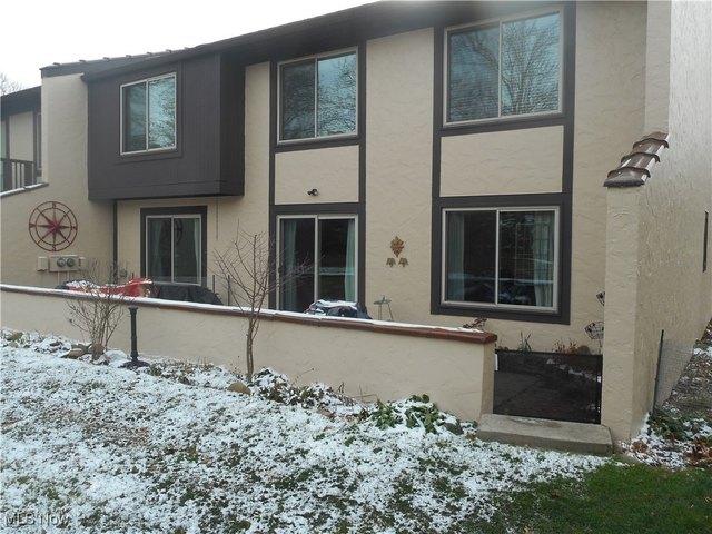 1045 Bunker Dr, Fairlawn, OH 44333