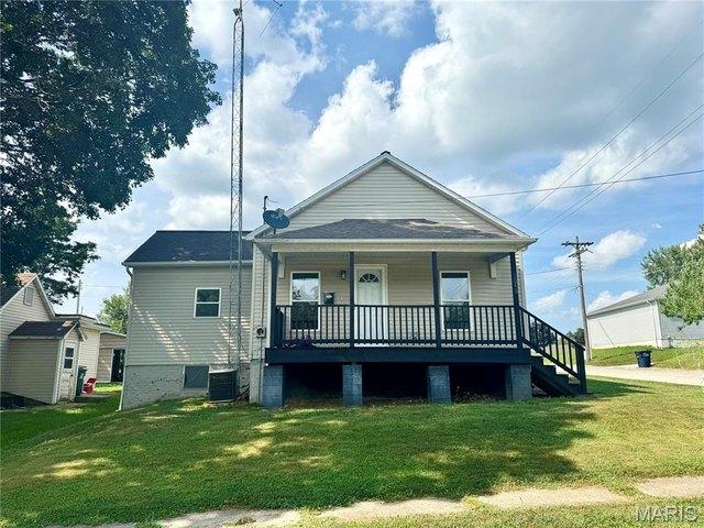 1045 Bell Pl, Hillsboro, IL 62049