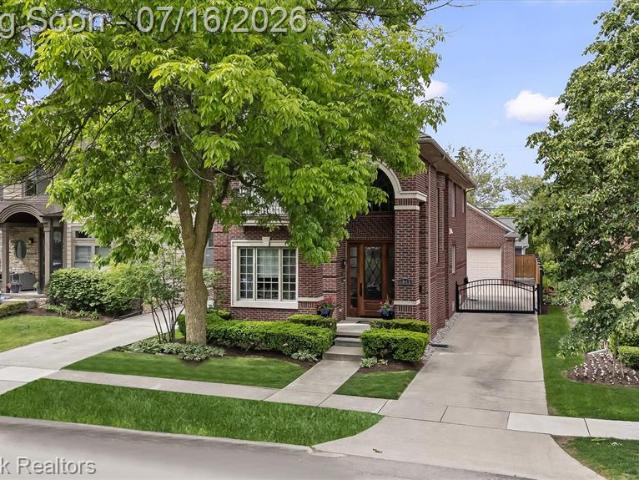 1045 Bennaville Avenue