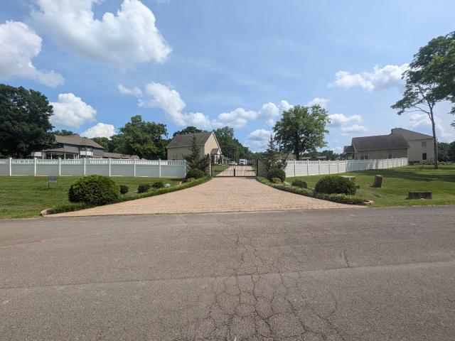1045 Claremont Dr