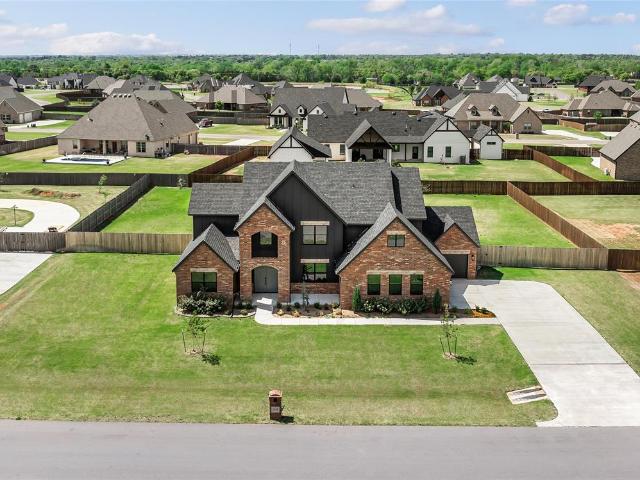 1045 Collis Way