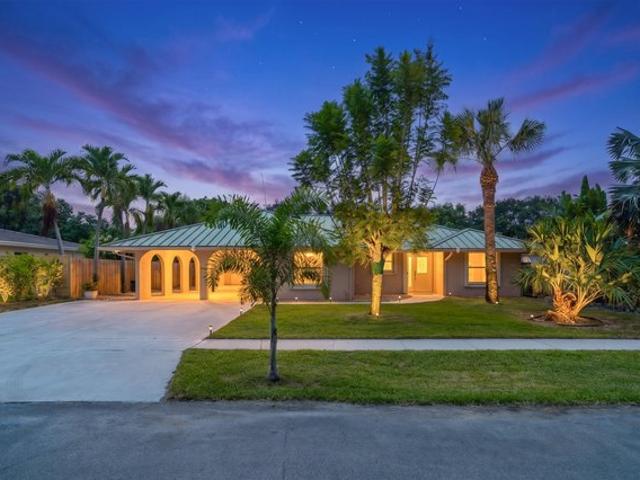1045 Coral Dr, Boynton Beach, FL 33426