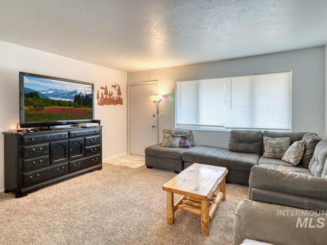 1045 E 16th N, Mountain Home, ID 83647