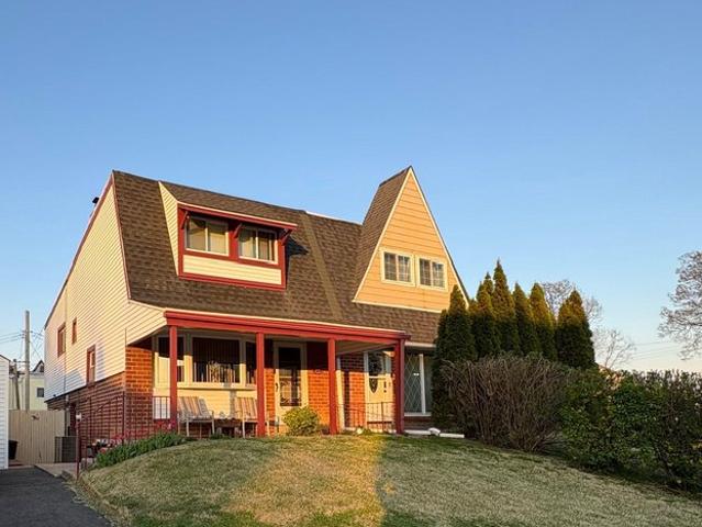 1045 Foster St, Philadelphia, PA 19116
