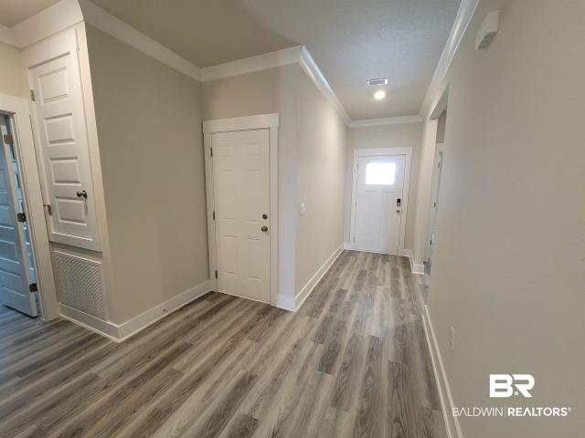1045 Hayward Loop