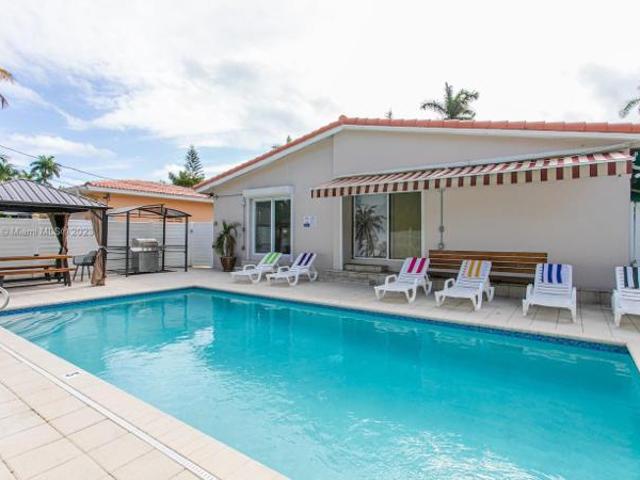 1045 Hollywood Blvd, Hollywood, FL 33019