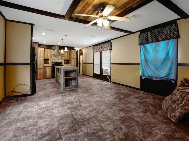 1045 Lakeview Drive