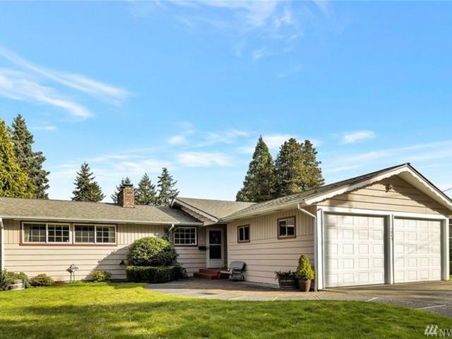 1045 Sunrise Ln, Fircrest, WA 98466