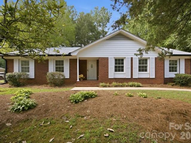 1045 S Magnolia St, Mooresville, NC 28115