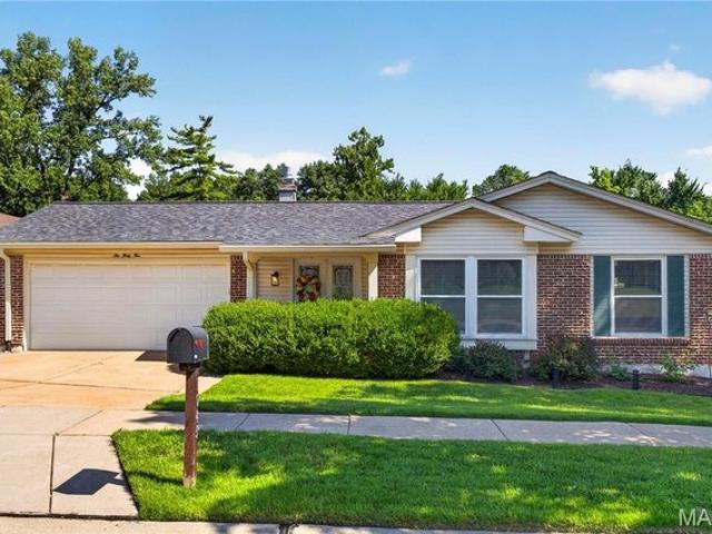 1045 Terracewood Cir, Ballwin, MO 63011