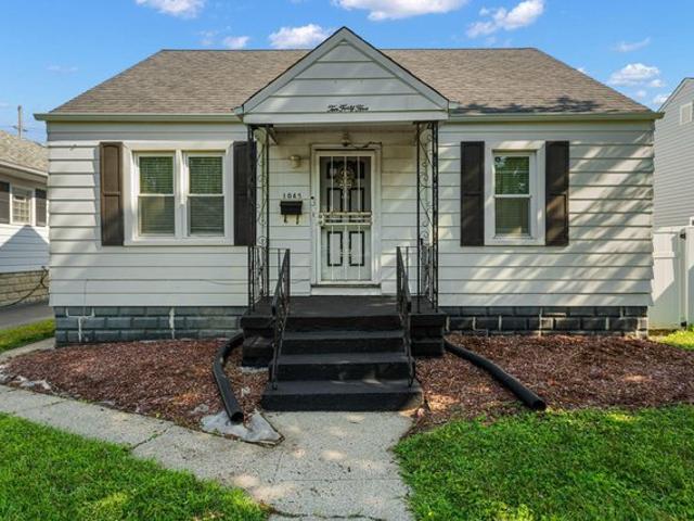 1045 th Pl, Hammond, IN 46324
