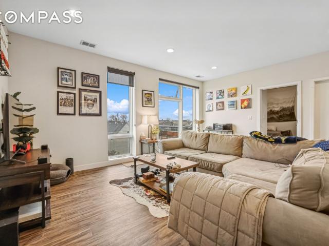 1045 W Cornelia Ave 501, Chicago, IL