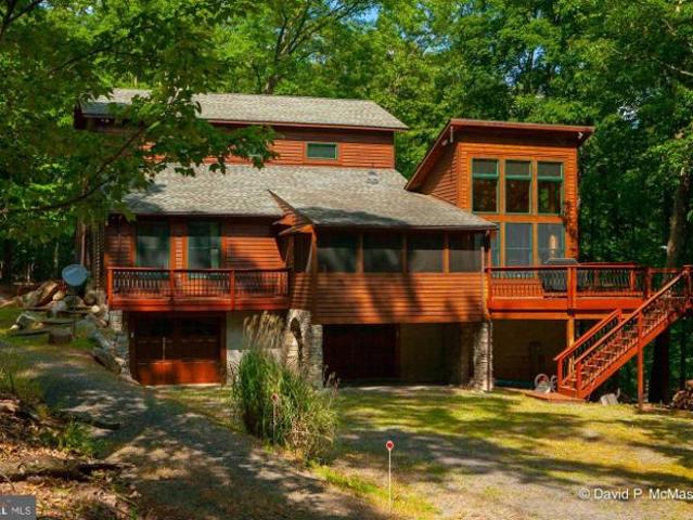 1045 Wild Apple Ln, Paw Paw, WV 25434 in Paw Paw, West Virginia