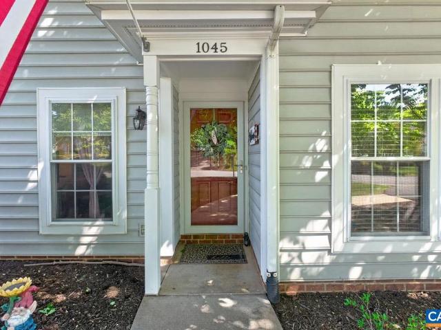 1045 Wintergreen Ln