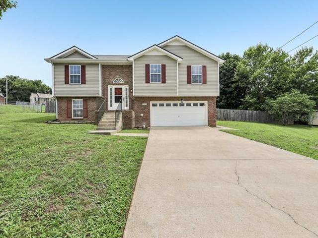 1045 Wisteria Ct, Clarksville, TN 37040