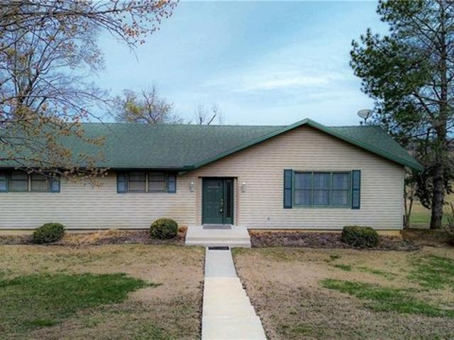 1045 Yale Rd, Mapleton, KS 66754