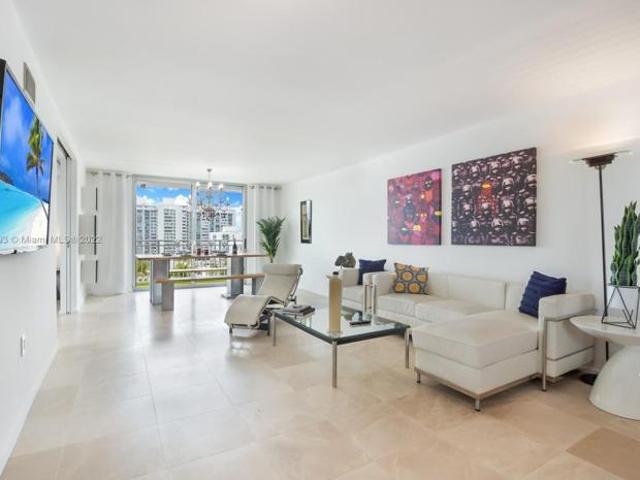 1045 10th St #904 Miami Beach, FL 33139