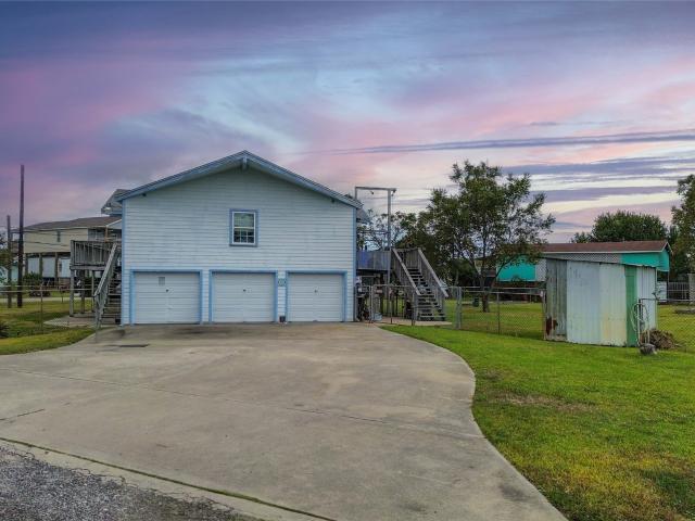 1045 12th St, Dickinson, TX 77539 | MLS #10245
