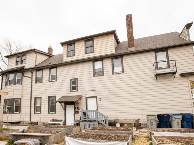 $1045 – 1 BA, 1 BA With Back Porch 1 Bedroom Apartment for Rent at 829 E Clarke St, Milwaukee, WI 53212 Riverwest