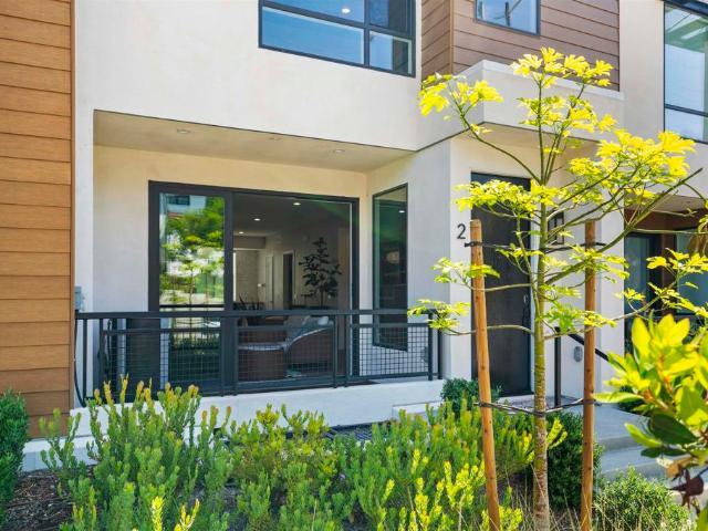 1045 32nd Street 2