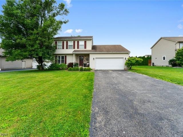 10460 Carrie Dr, New Middletown, OH 44442