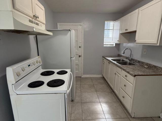 1046/1048 W 8th St. Duplex