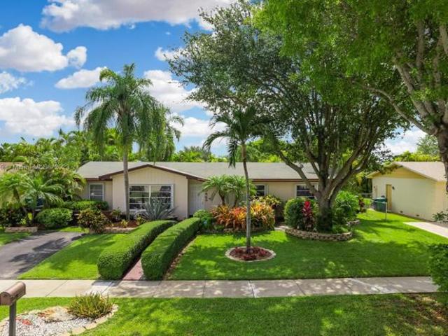 10465 124th Ct SW, Miami, FL 33186