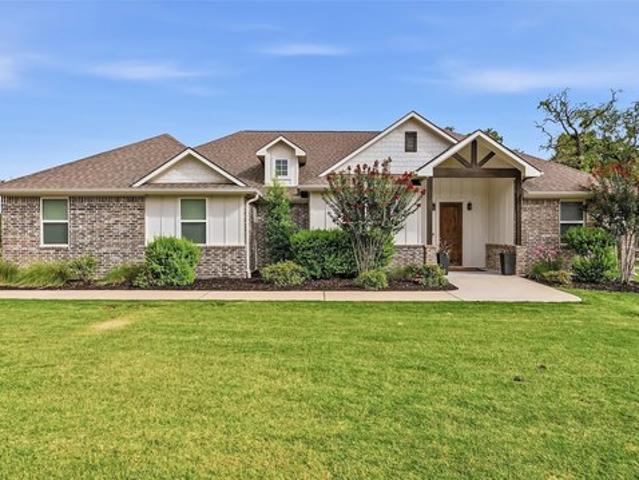 10468 Cornwall Ln, Iola, TX 77861